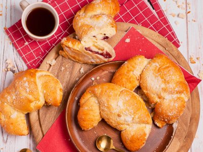 Bezglutenowy rogal z nadzieniem